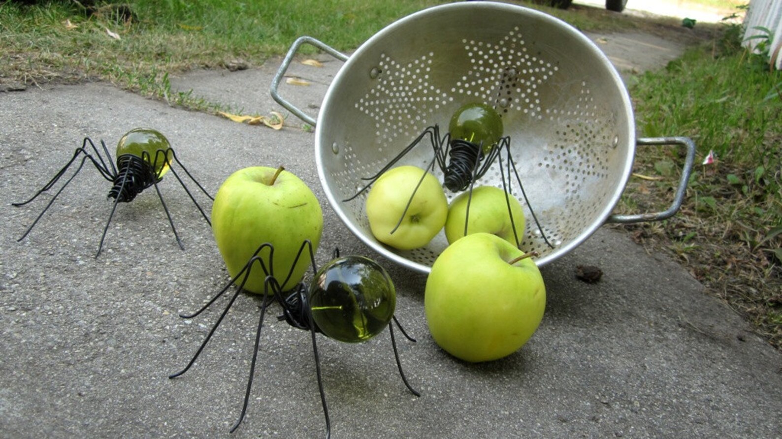 Crisp Green Apple Spider Trio of Repurposed Art - Etsy