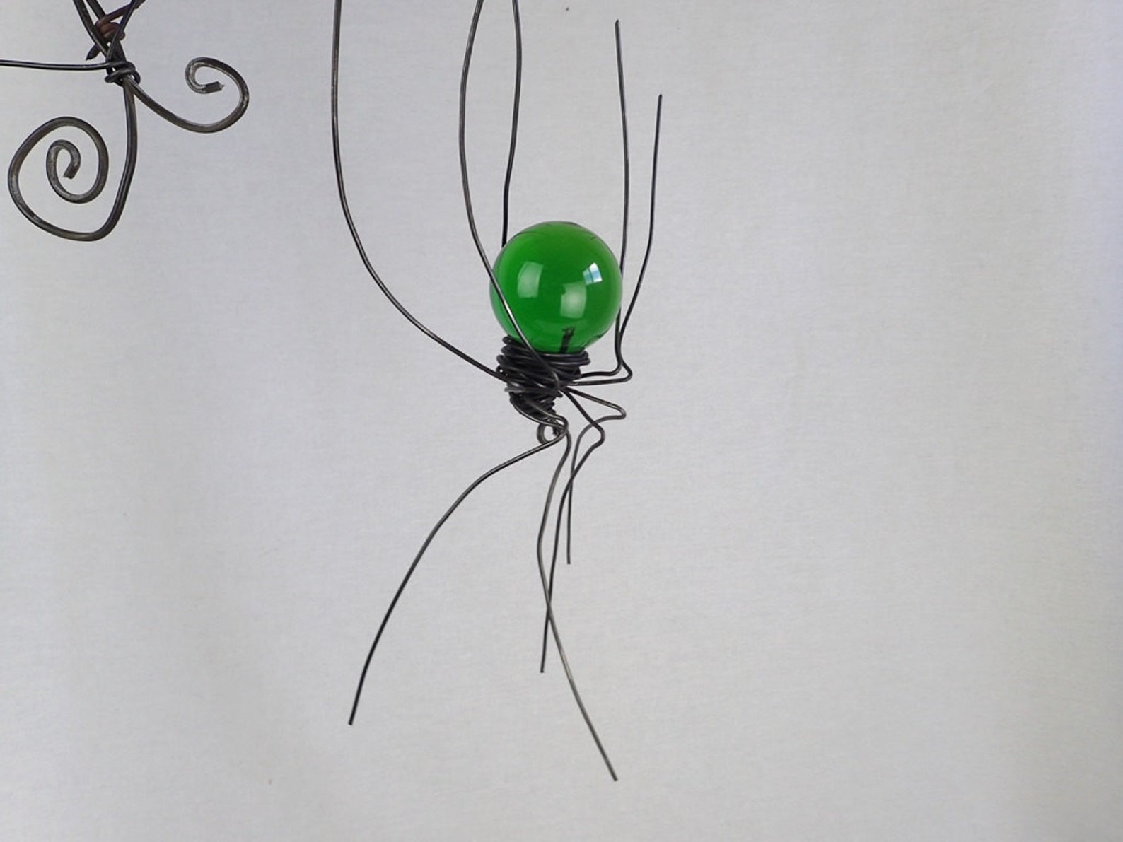 18 Barbed Wire Corner Spider Web With Green Spider | Etsy