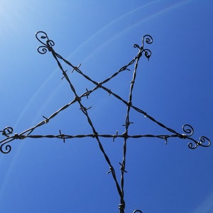 Small and Simple Barbed Wire Star Garden Decoration, Free Shipping in ...