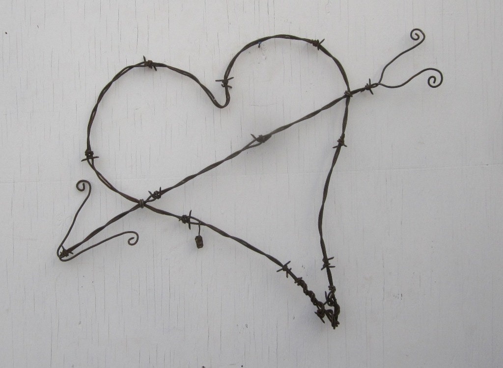 Gnarly Barbs Large Rustic Barbed Wire Heart With Arrow Made to Order - Etsy