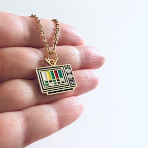 Retro TV Necklace, Old Fashioned Vintage Style Television Necklace ...