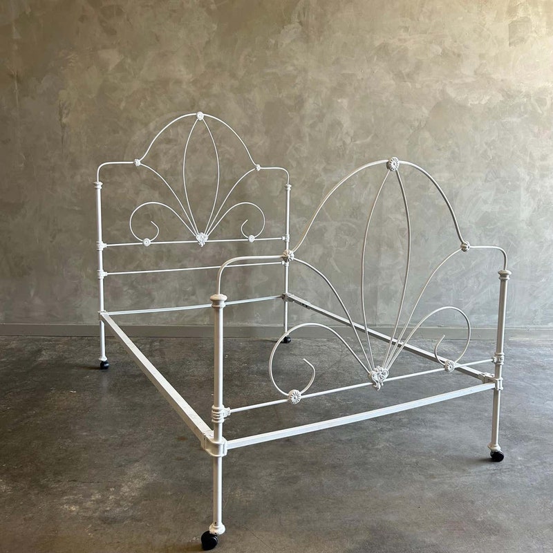 Antique Iron Bed - Etsy