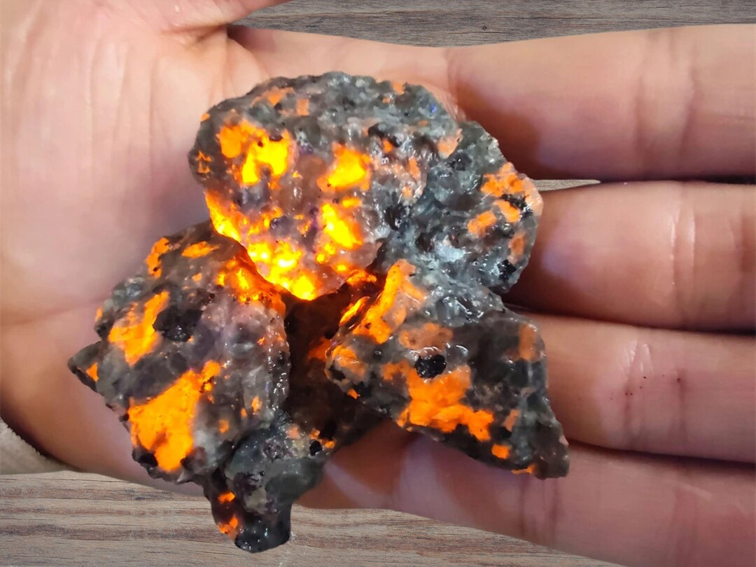 Natural Raw Yooperlite Flame Stone – Fluorescent Crystal for Energy ...