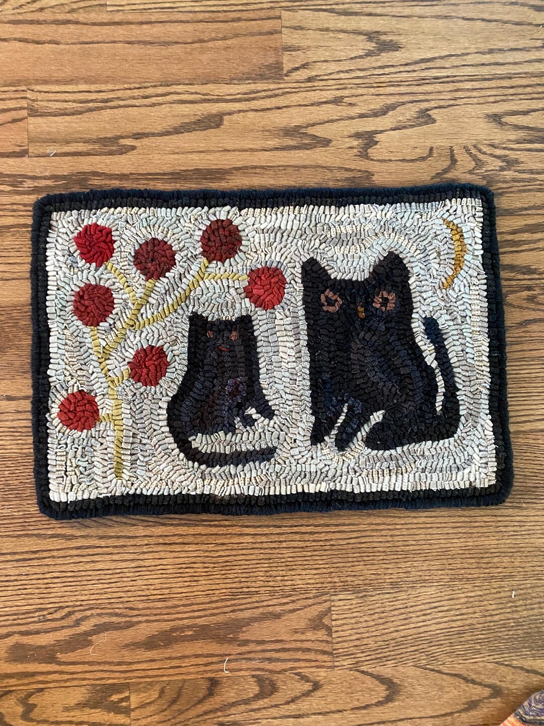 Hand Made Primitive Style Rug Cats With Red Berries Bold Folkart - Etsy