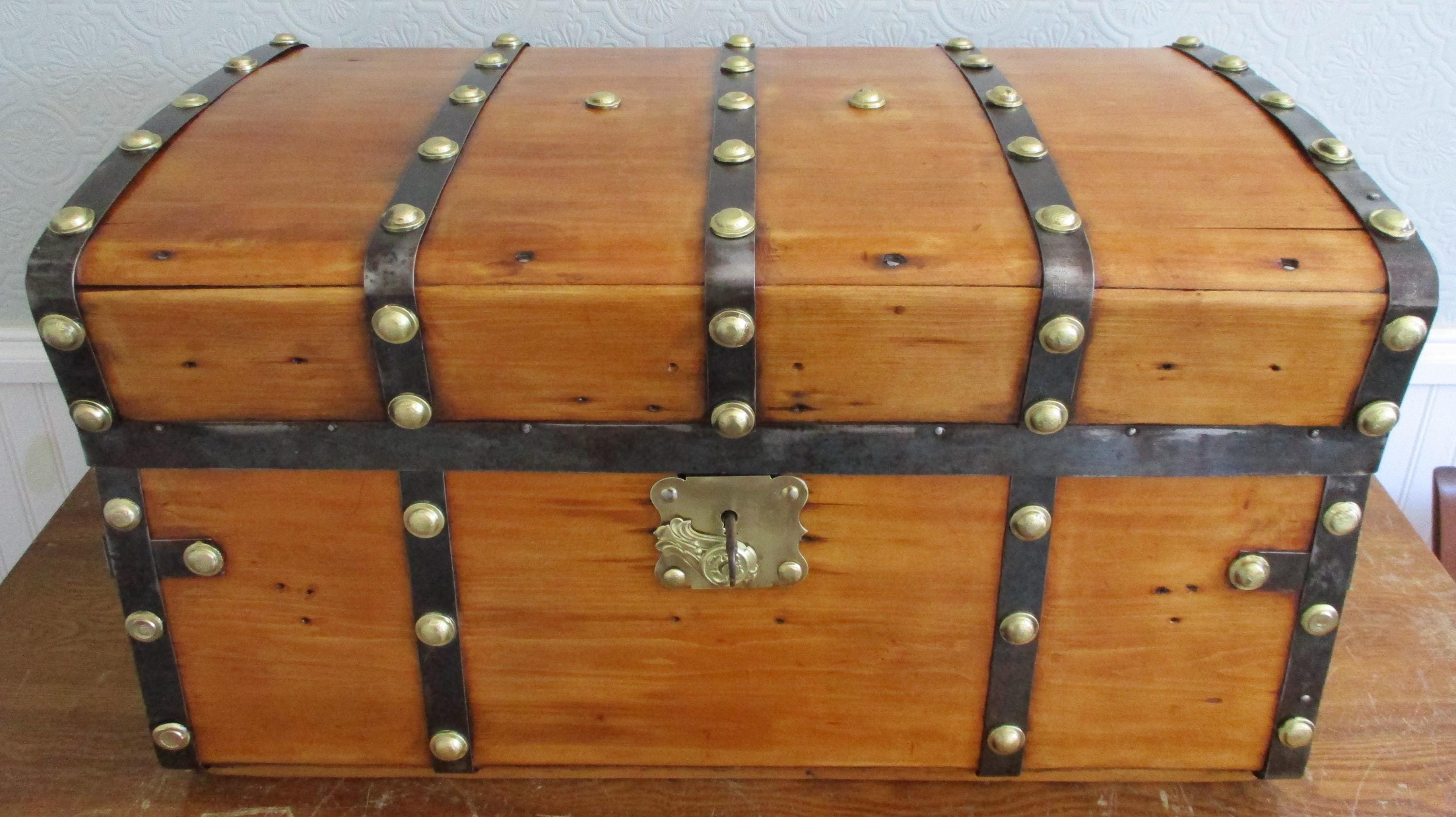 Antique "jenny Lind" Stagecoach Trunk, Classic Vintage Brass Studded ...