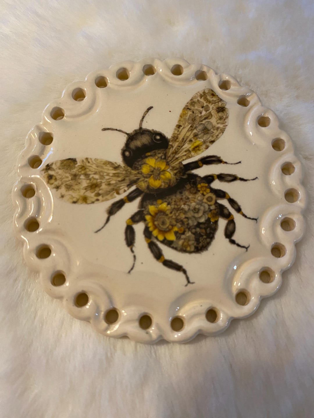 Honey Bee Pine Needle Base 3'' #19 - Etsy