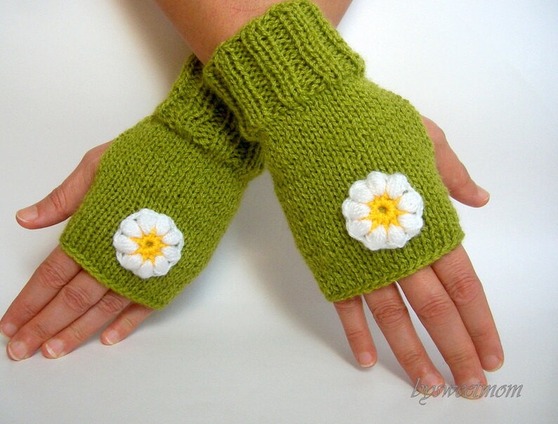 Green Fingerless Gloves With Crochet Flowers Spring Fashion - Etsy