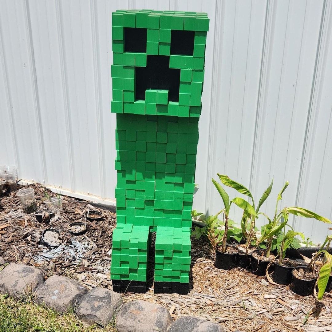 Minecraft Life Sized Creeper Statue Life Sized Minecraft Creeper ...
