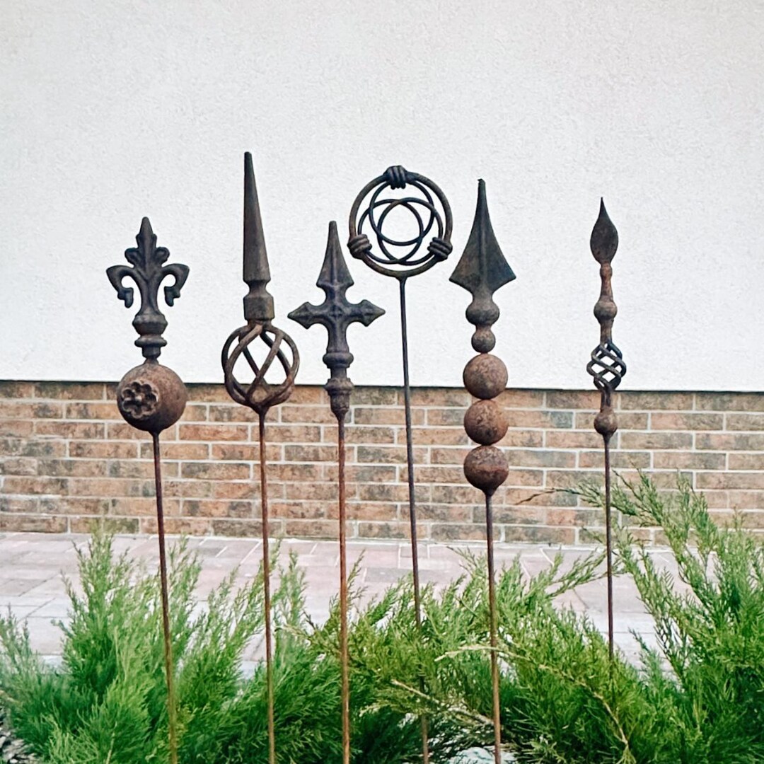 Rusty Metal Garden Stakes, Rusty Set of 6 Metal Peaks, Garden Art ...