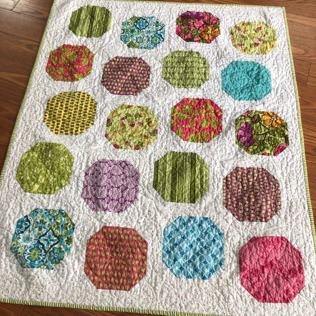 Quilt Baby Geometric— Blue, Pink, Yellow, Green, Lilac — Lila Tueller ...