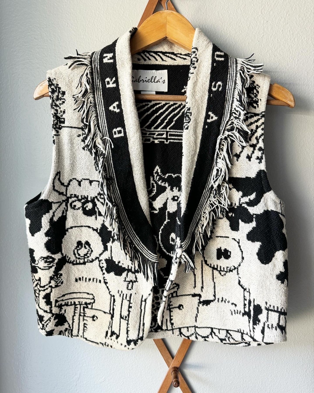 Unique Vintage Cow Barnyard Tapestry Vest. Barn in the USA. Gabriellas ...