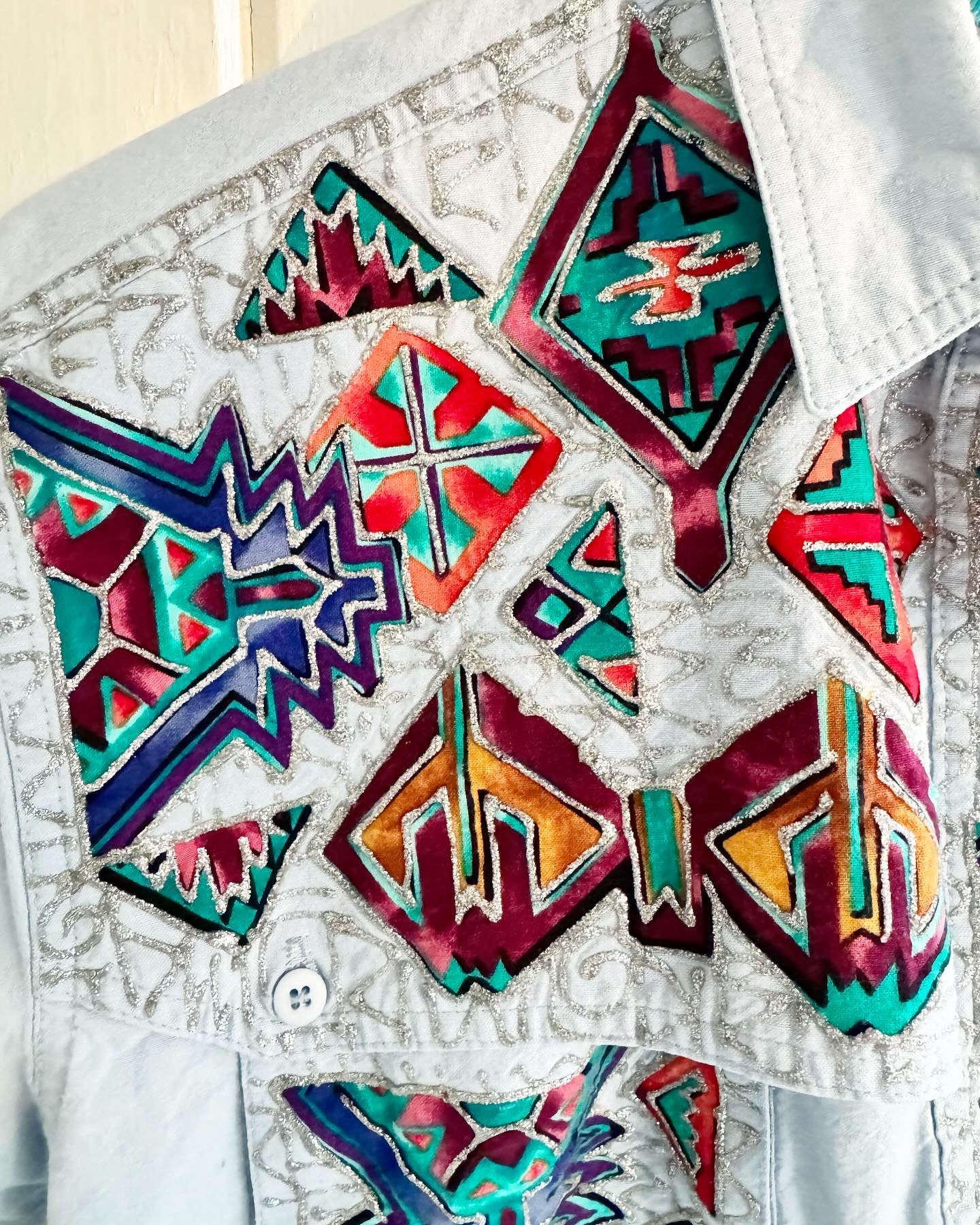 Amazing Glittery Silver Puffy Paint and Patchwork Short Skeeve Button ...