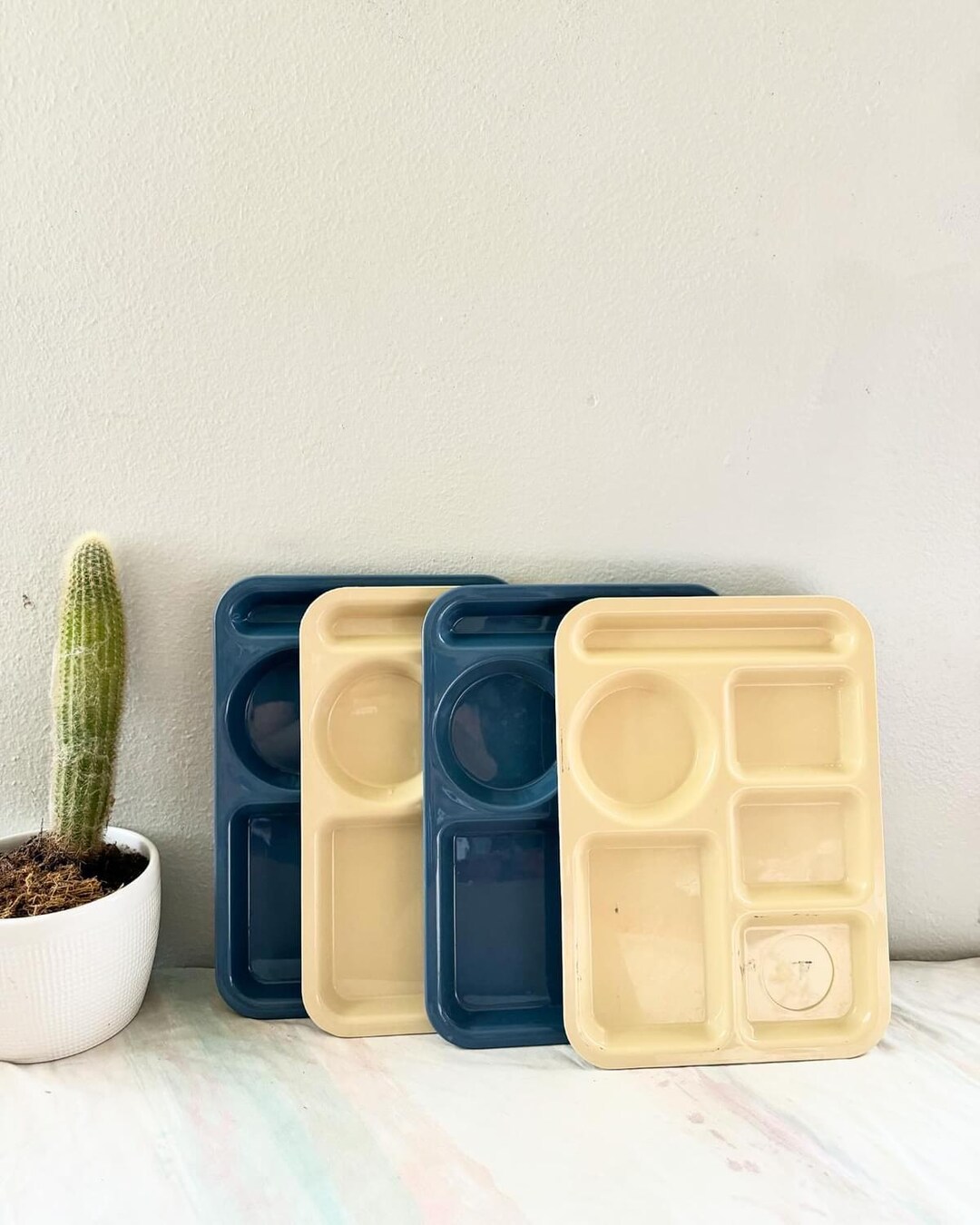 Vintage Set of 4 Silite Beige and Blue Compartment Food Trays. 2 Blue ...