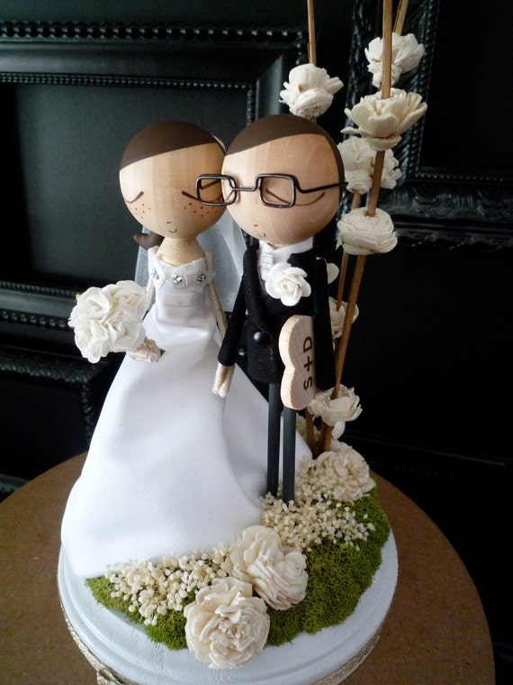 Items similar to Wedding Cake Topper with Custom Wedding Dress and ...