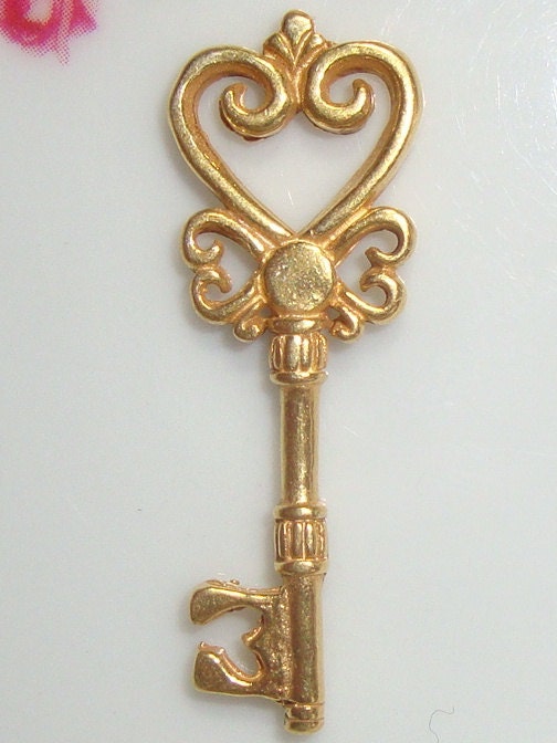 Gold Vintage Heart Key Charm 1 Key 30x10mm 1.25 Inch Bali | Etsy