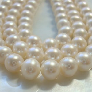 Lustrous Genuine Round Fresh Water Pearls, Creamy White Round ...