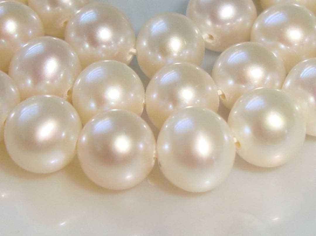 Lustrous Genuine Round Fresh Water Pearls, Creamy White Round ...