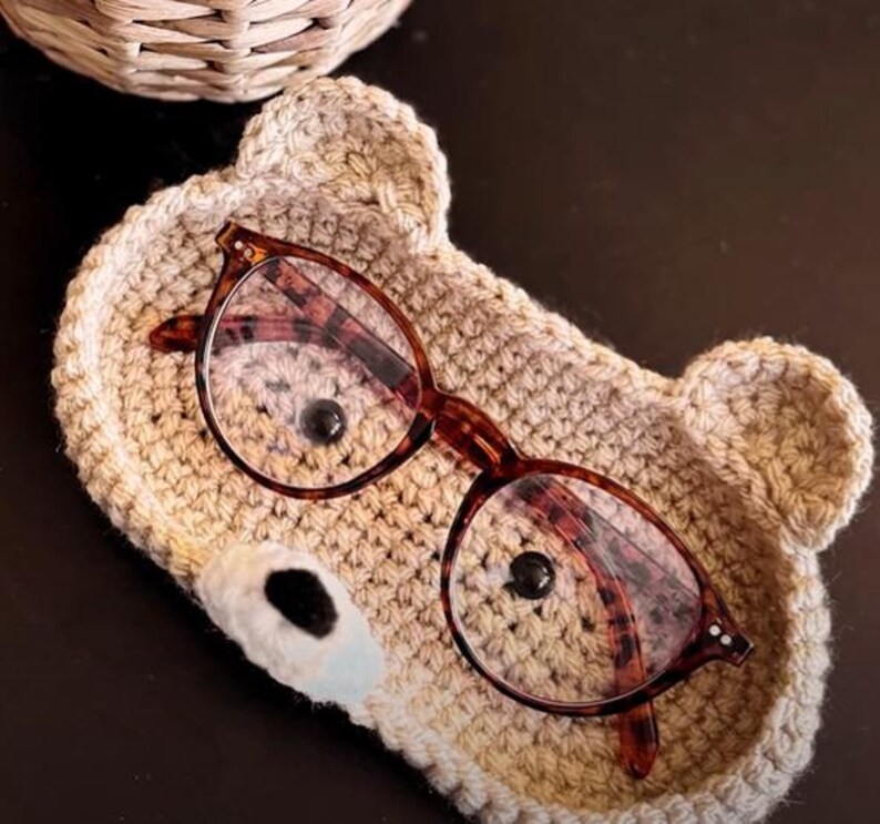 Crochet Glasses Holder 40 Deas | Crochet, Crochet Eyes, Crochet ...