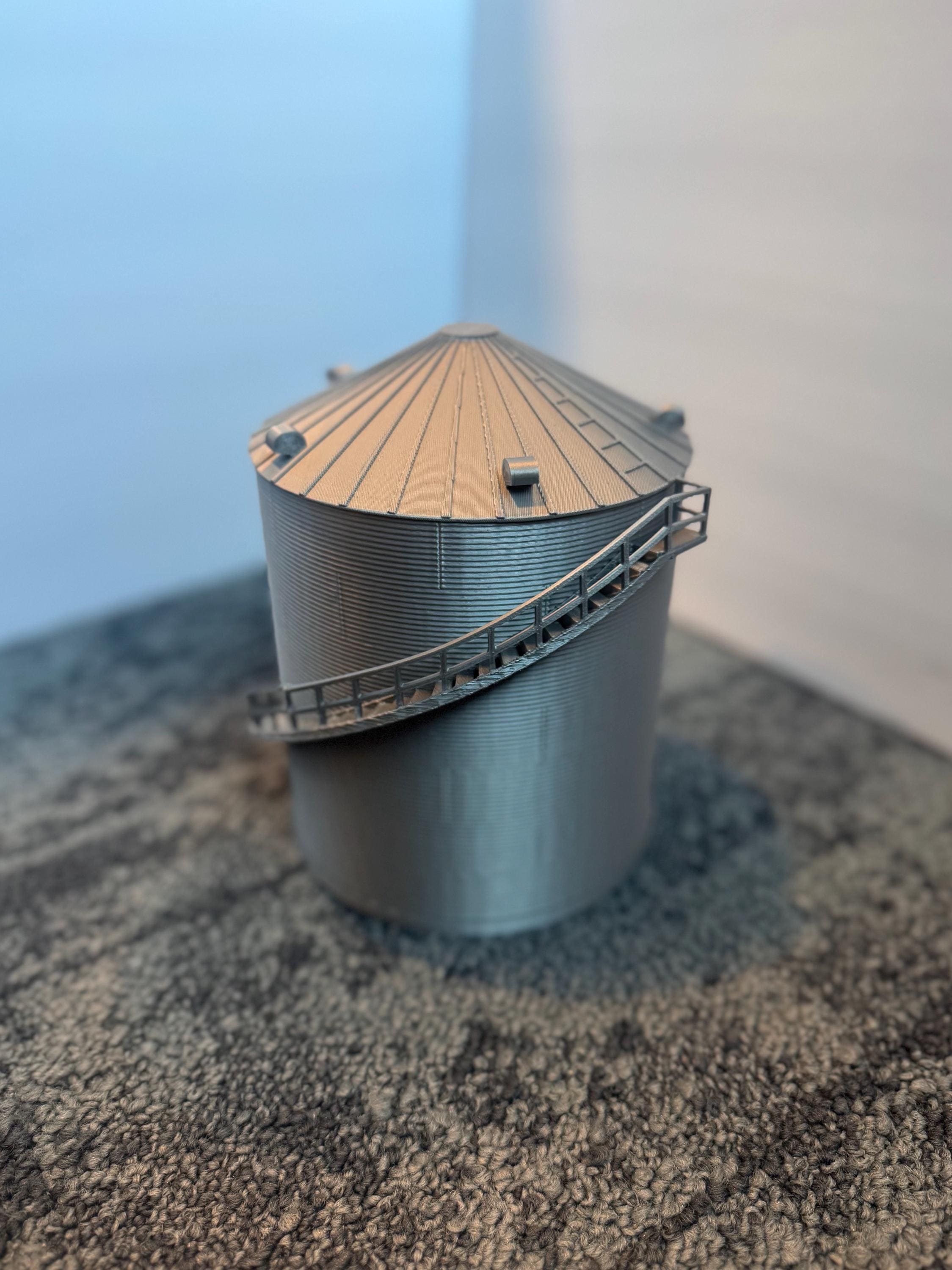 1/64 Scale 25,000 Bushel Grain Bin – 6.75” Tall X 5” Diameter – Silver ...