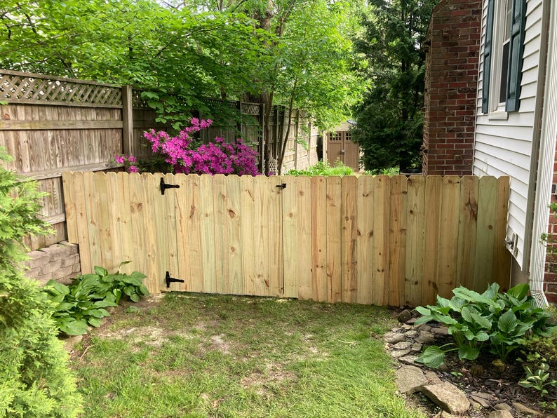 How to Build a Wood Picket Fence Diy-friendly Walkthrough - Etsy