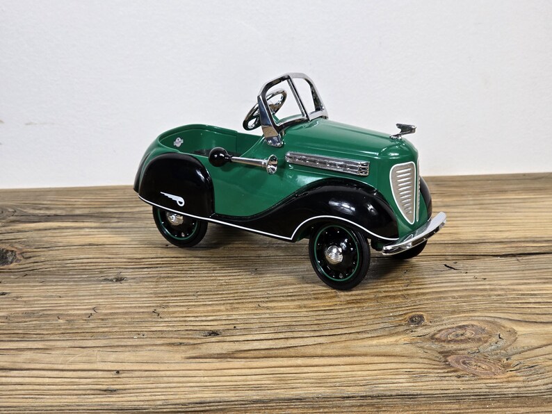 Hallmark Kiddie Car Classics "1937 Steelcraft Junior Streamliner ...