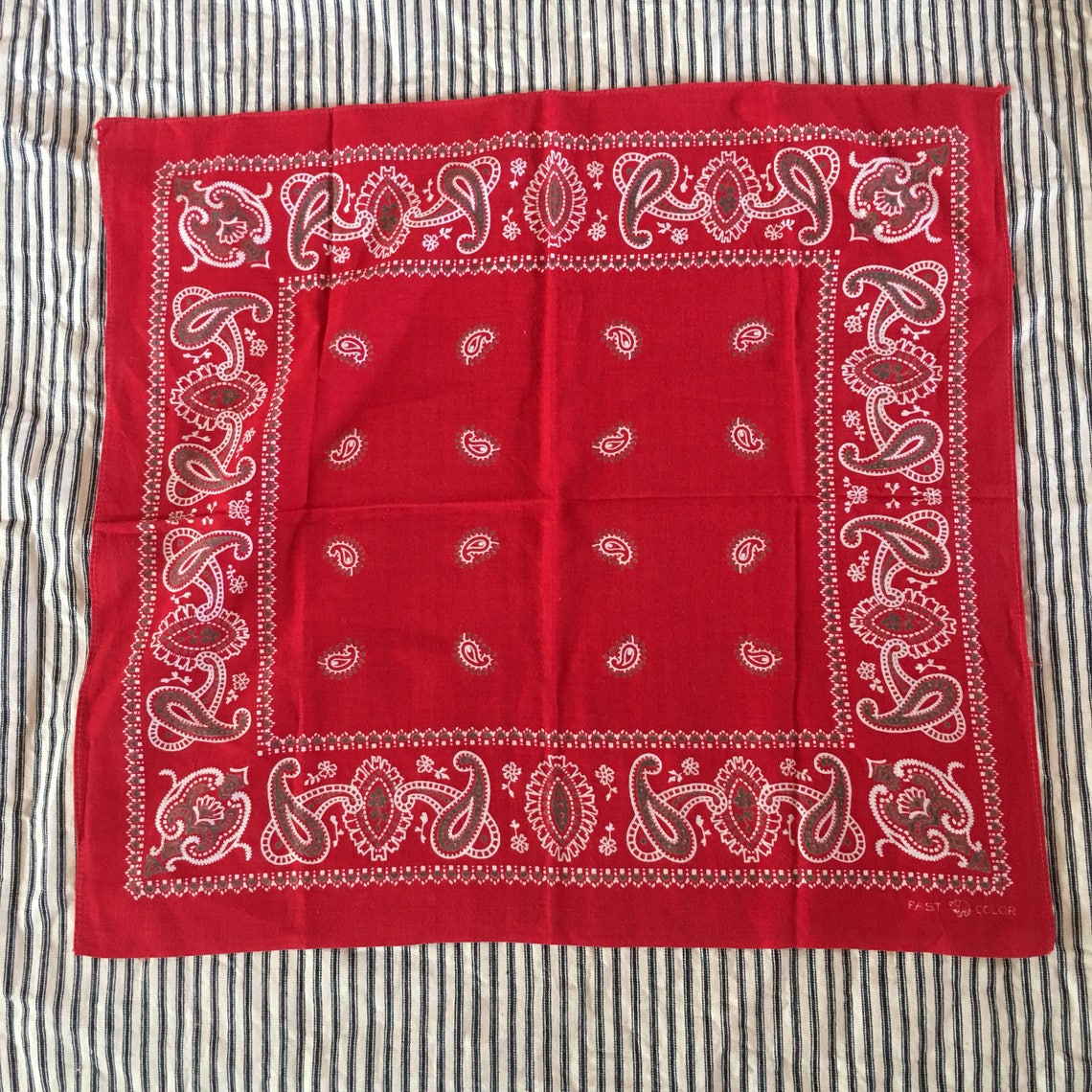Turkey Red Bandana / 1930's 1940's Trunk Down Fast - Etsy Canada