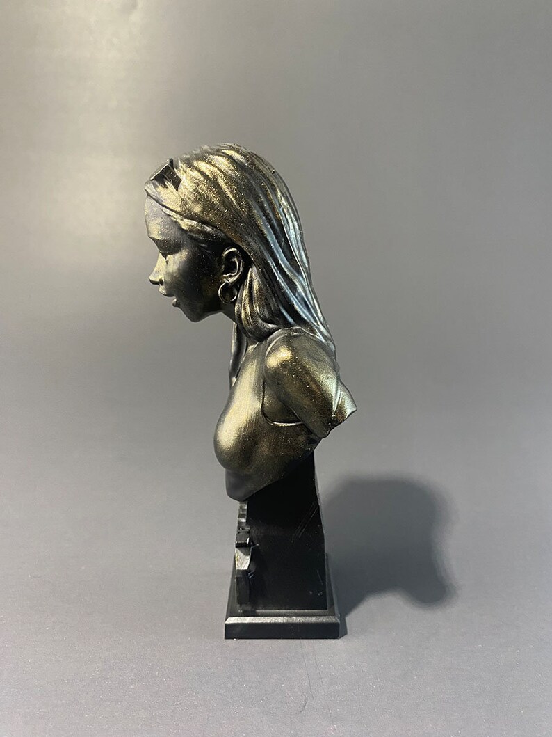 Estatua de busto de niña HawK Tuah - Etsy México