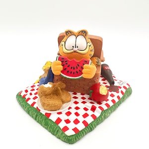 Garfield the Gourmet Picnic Figurine Jim Davis Archives Studio Danbury ...