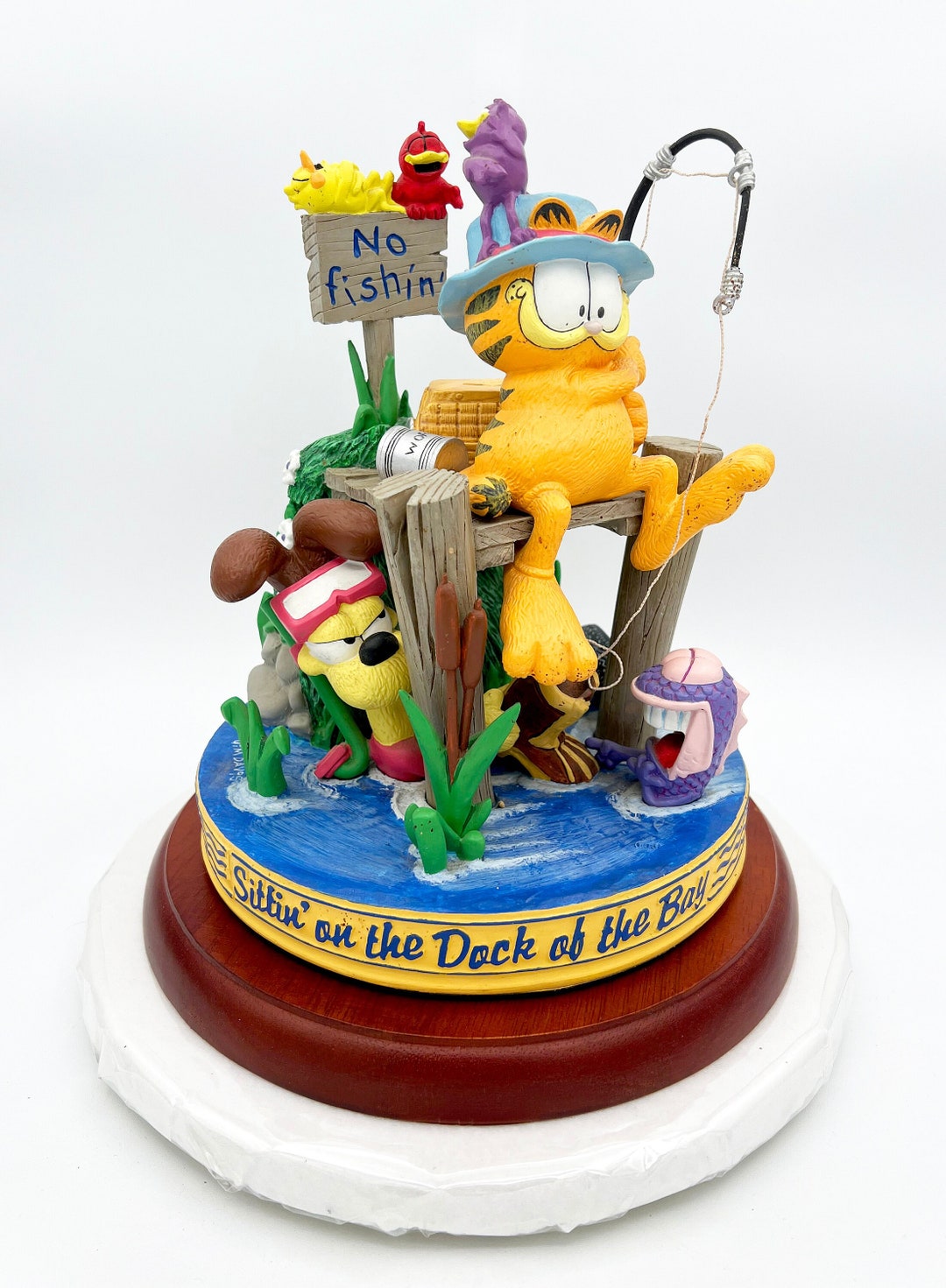 Vintage Danbury Mint Garfield Music Box: Sittin' on the Dock of the Bay ...