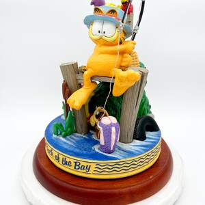Vintage Danbury Mint Garfield Music Box: Sittin' on the Dock of the Bay ...