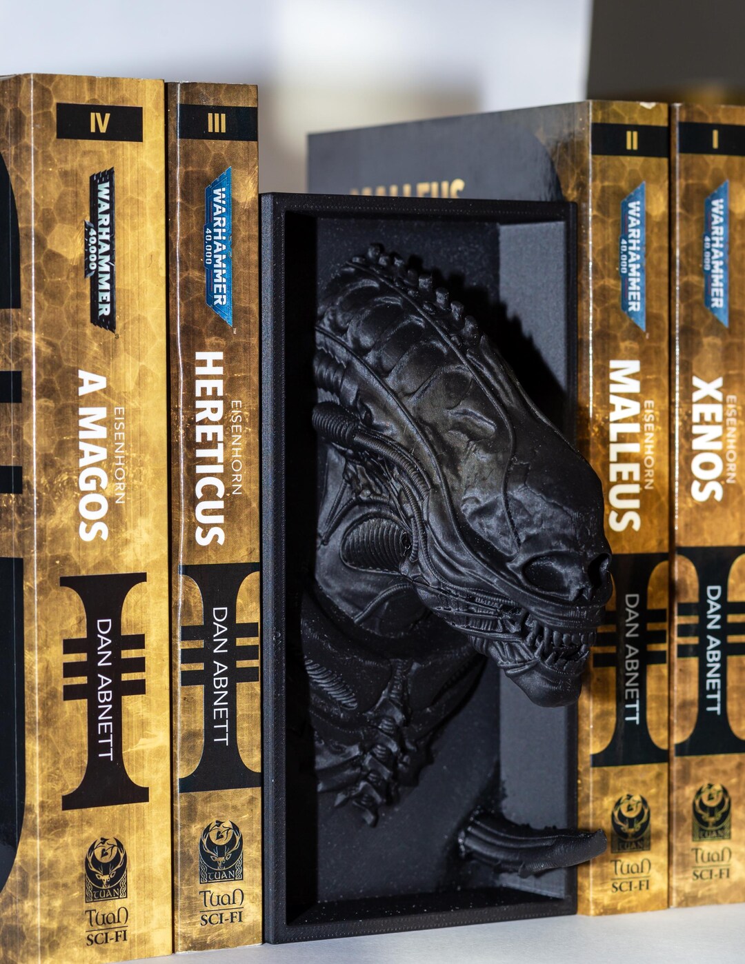 Alien Book Nook – 3D Printed Bookshelf Insert - Etsy UK
