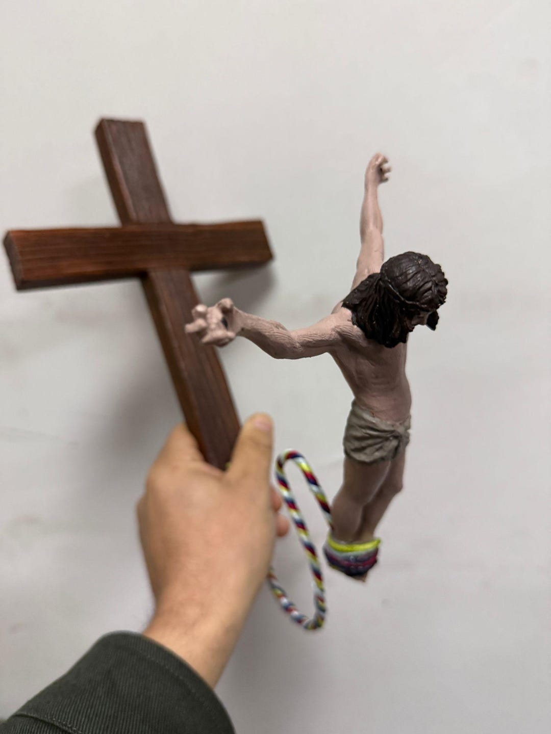 Jesus Sculpture Bunjesus - Bungee Jumping Jesus, Jesus Christ Wall ...