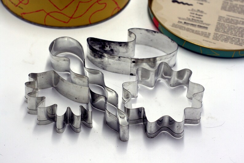 Vintage Tin of Cookie Cutters With Recipes/higashi Glaser/1991 - Etsy