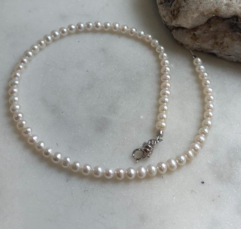 Elly’s Bracelet White Small Pearls: Extreme Luster Mirrored, 4.4-4.8mm ...