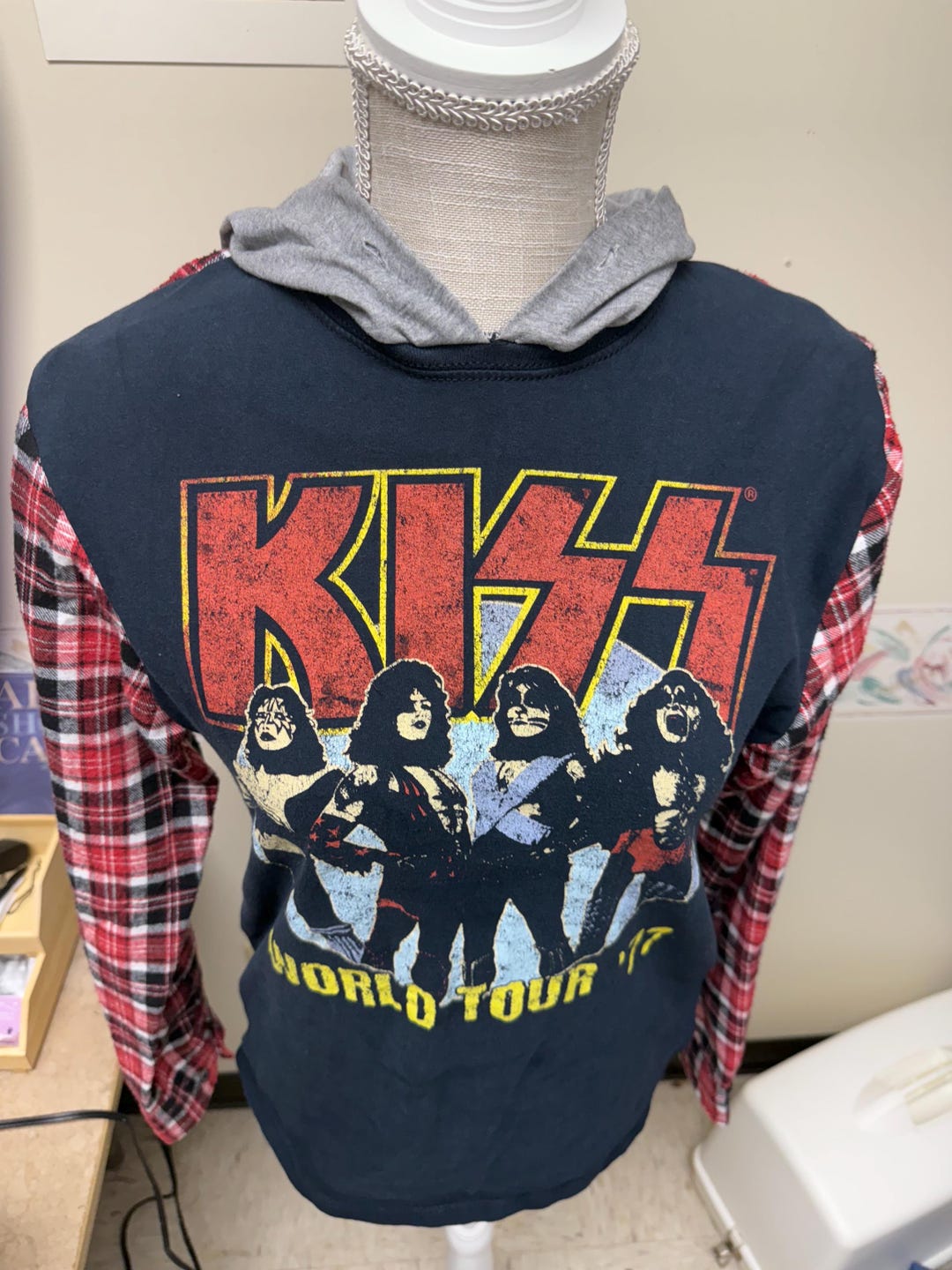 Kiss Tee With Hood, Plaid Flanel Sleeves, and Back Size S - Etsy