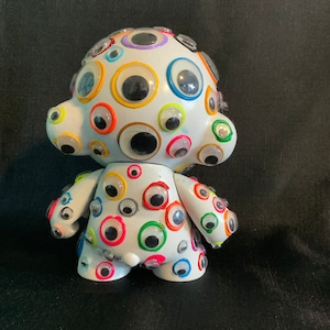 Kidrobot Custom Large MUNNYWORLD Figure-all Eyez on Me - Etsy