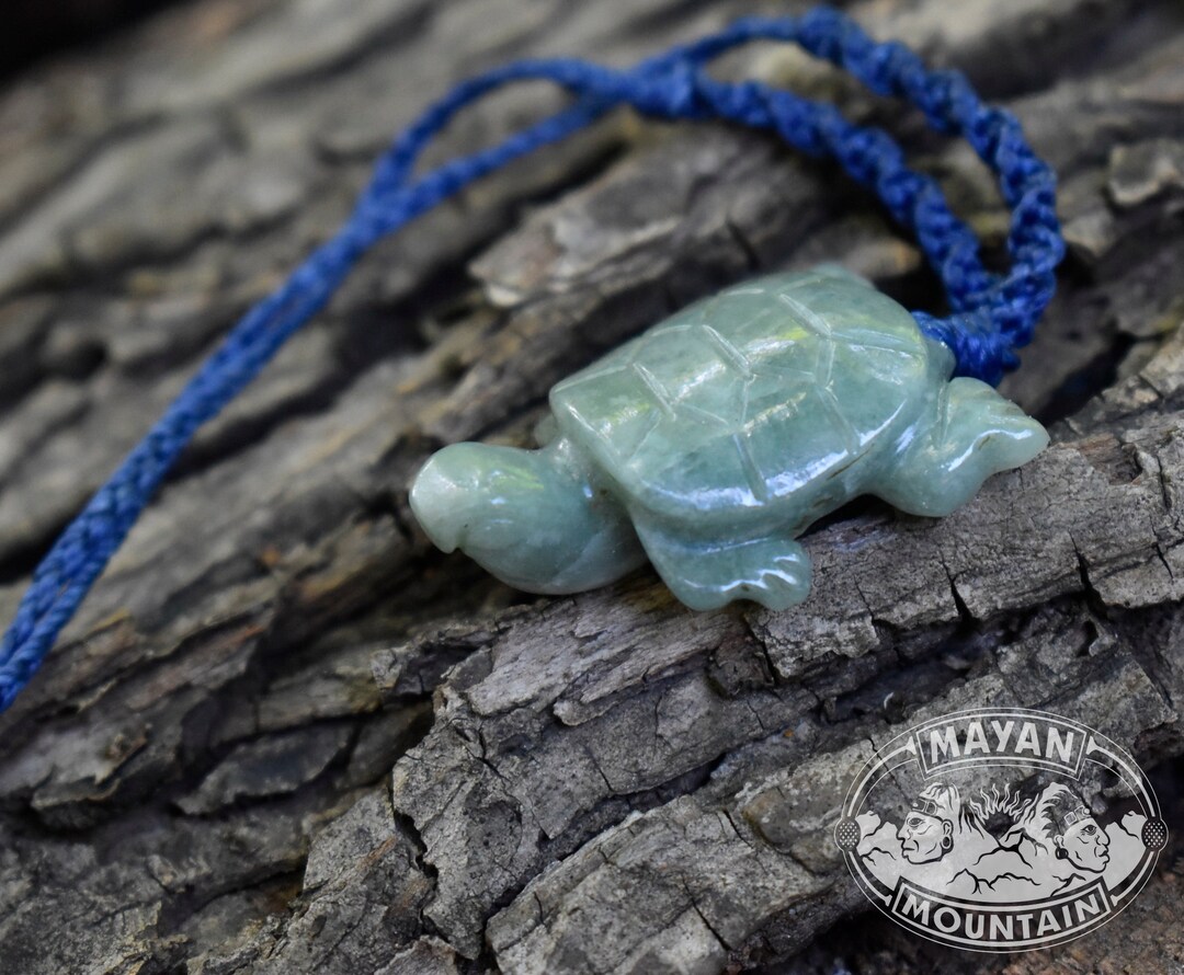 TURTLE PENDANT // Guatemalan Guatemala Mint Jadeite Jade // Carving ...