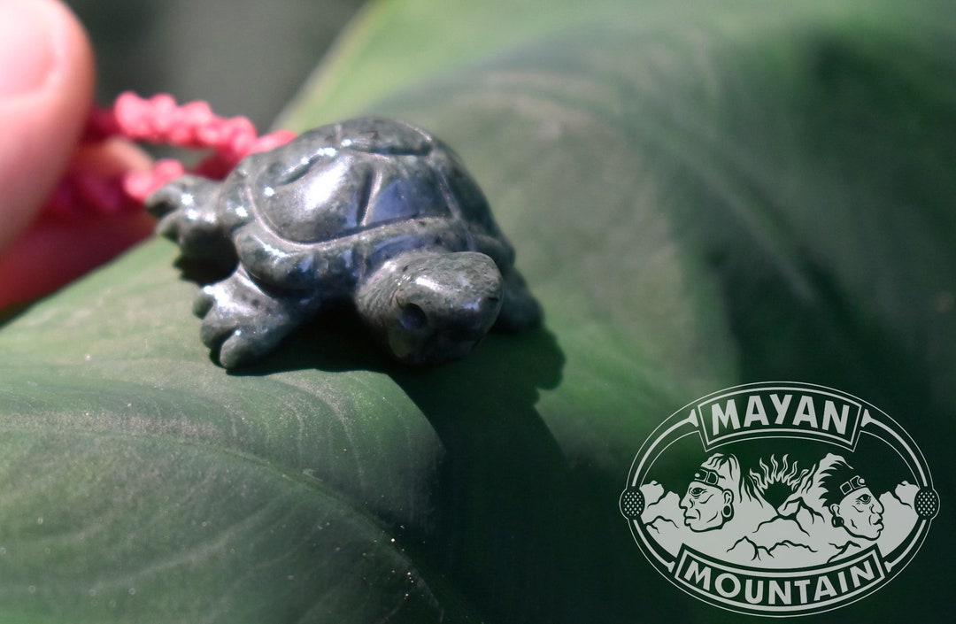 TURTLE PENDANT // Guatemalan Guatemala Mint Jadeite Jade // Carving ...