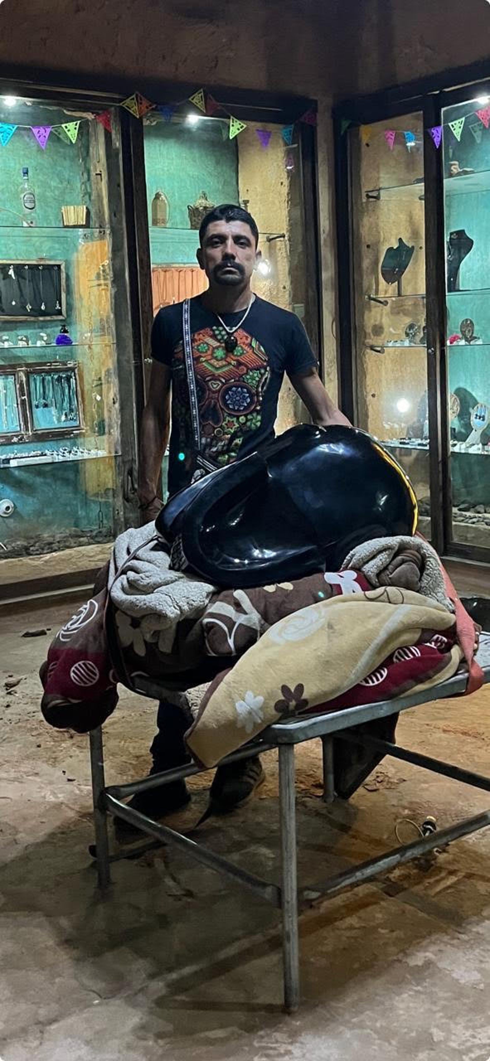 325 Lbs WORLDS LARGEST Obsidian SKULL // Mexican Opal Inlay // Carved ...