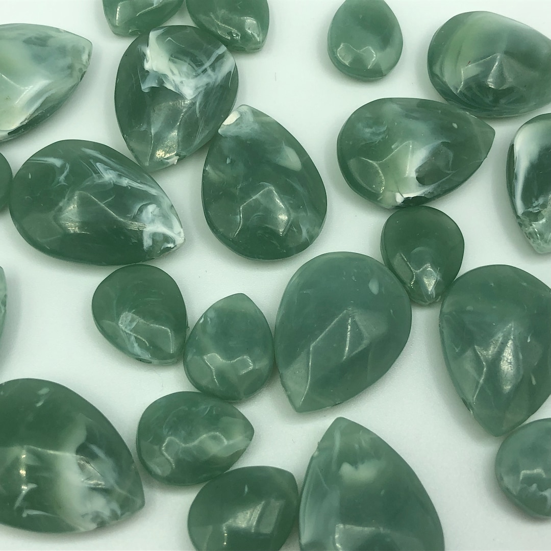 24 No. Secondhand Green Teardrop Beads Green Swirl Finish Faceted Drop ...