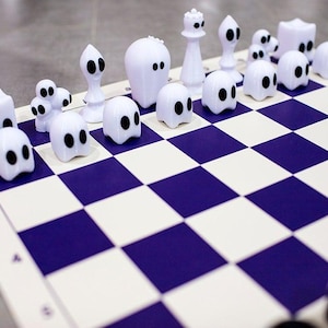 3D Printed Ghost Chess Set, Compact Travel Game - Etsy
