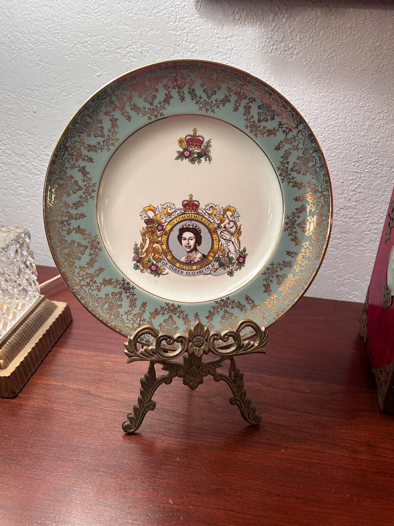 Queen Elizabeth "the Silver Jubilee" Commemorative Plate; Anglophile ...