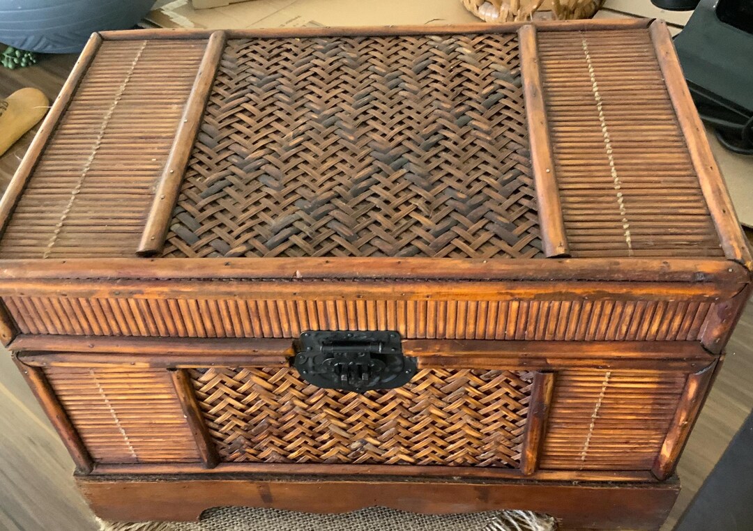 Vintage Decorative Woven Chest With Lid. Rattan Weave Storage Knitting ...