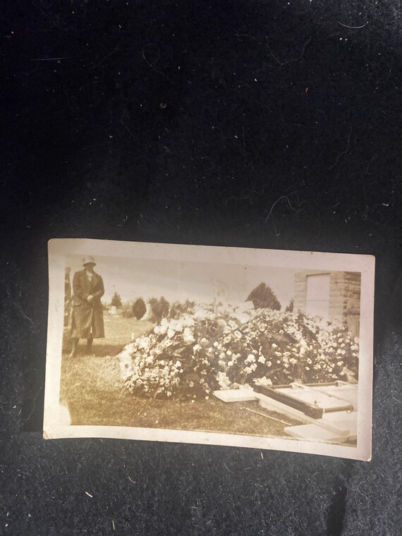 Paying Respect to the Dead. Funeral Burial Graveside Photo 4 X - Etsy