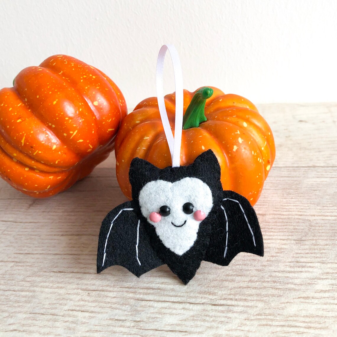 Felt Bat Tree Decoration hanging bats decoration spooky cute | Etsy