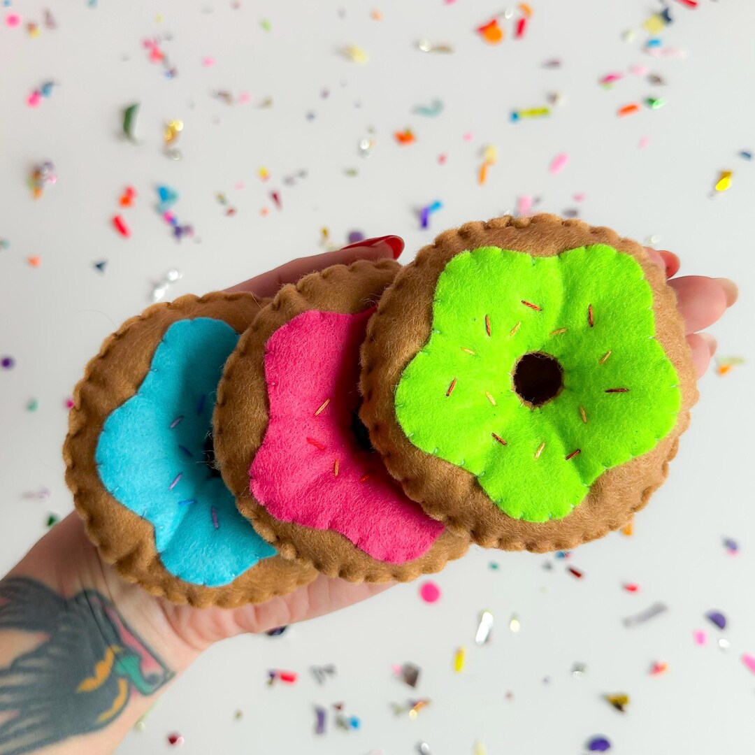 Donut Felt Cat Toy | Handmade Cat Toy, Organic Catnip, Vegan Cat Toys ...