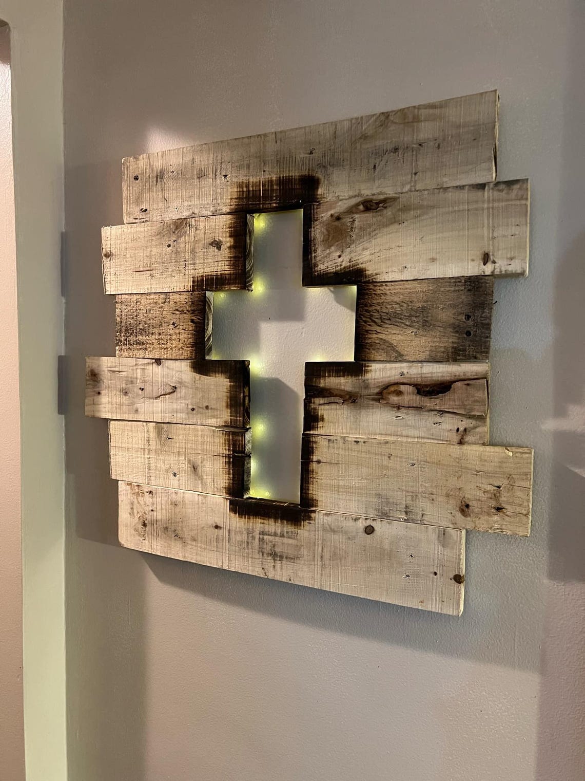 Rustic Wooden Cross Wall Decor- Lighted Pallet Wood Christian Wall Art ...
