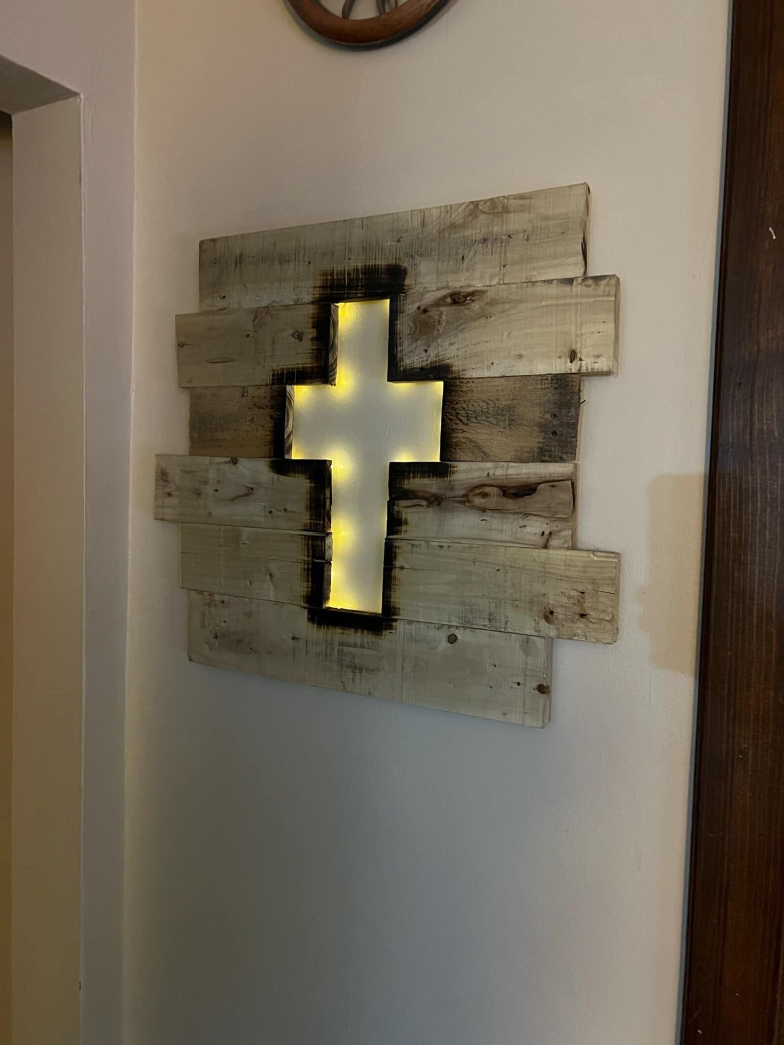 Rustic Wooden Cross Wall Decor- Lighted Pallet Wood Christian Wall Art ...