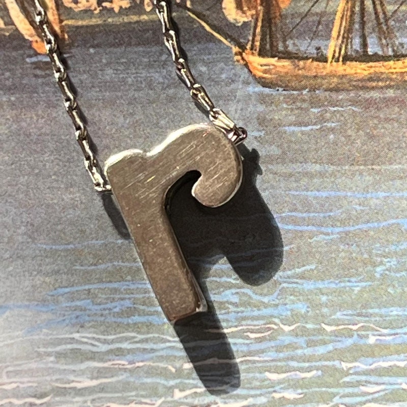 Letter R Necklace - Etsy