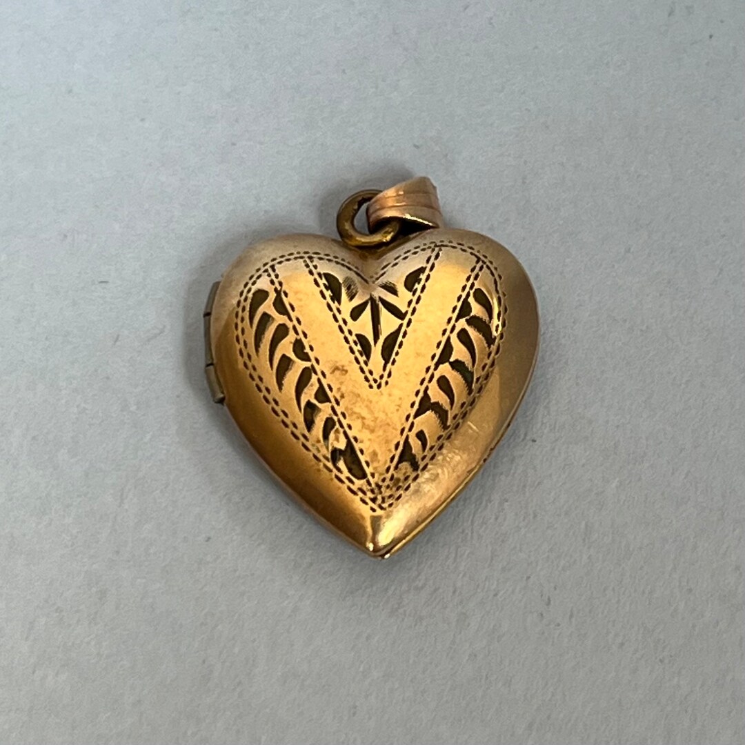 Vintage Initial V Locket - Etsy